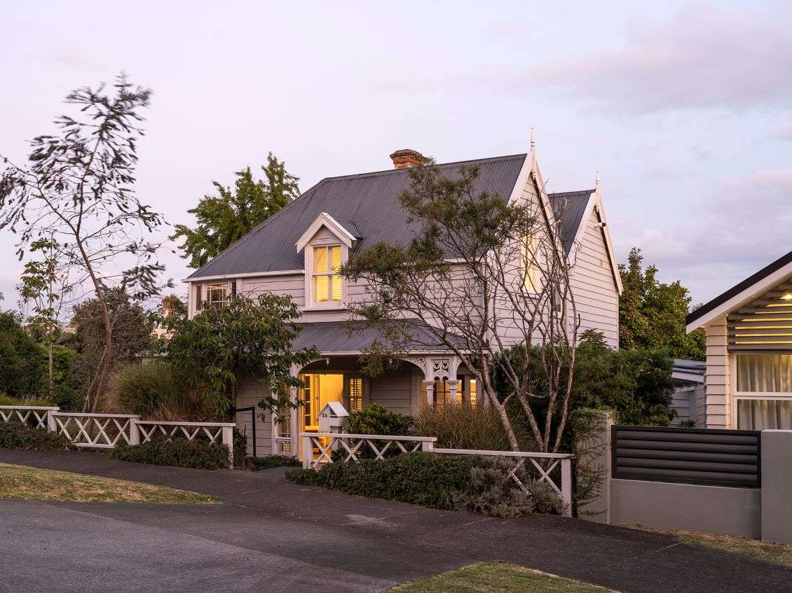 ‘We bought it in 30 minutes’ - architect reveals updated Auckland villa ...