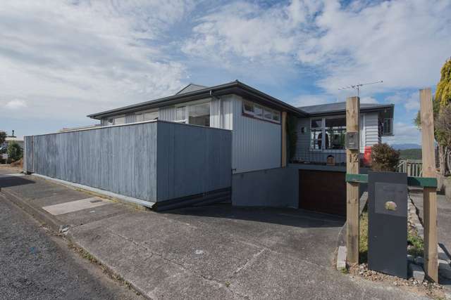 12 Maple Grove | Kingston | Wellington City | Houses for Rent - OneRoof