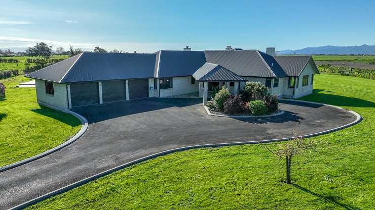 Ngatea's record-breaking house sells one year later for just over $1m ...