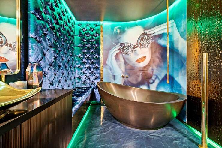 Multi-million-dollar Kiwi penthouse with golden bathroom and nightclub ...