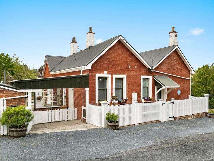 ‘Going for a song!’ Historic Clutha villa built by God Defend New ...