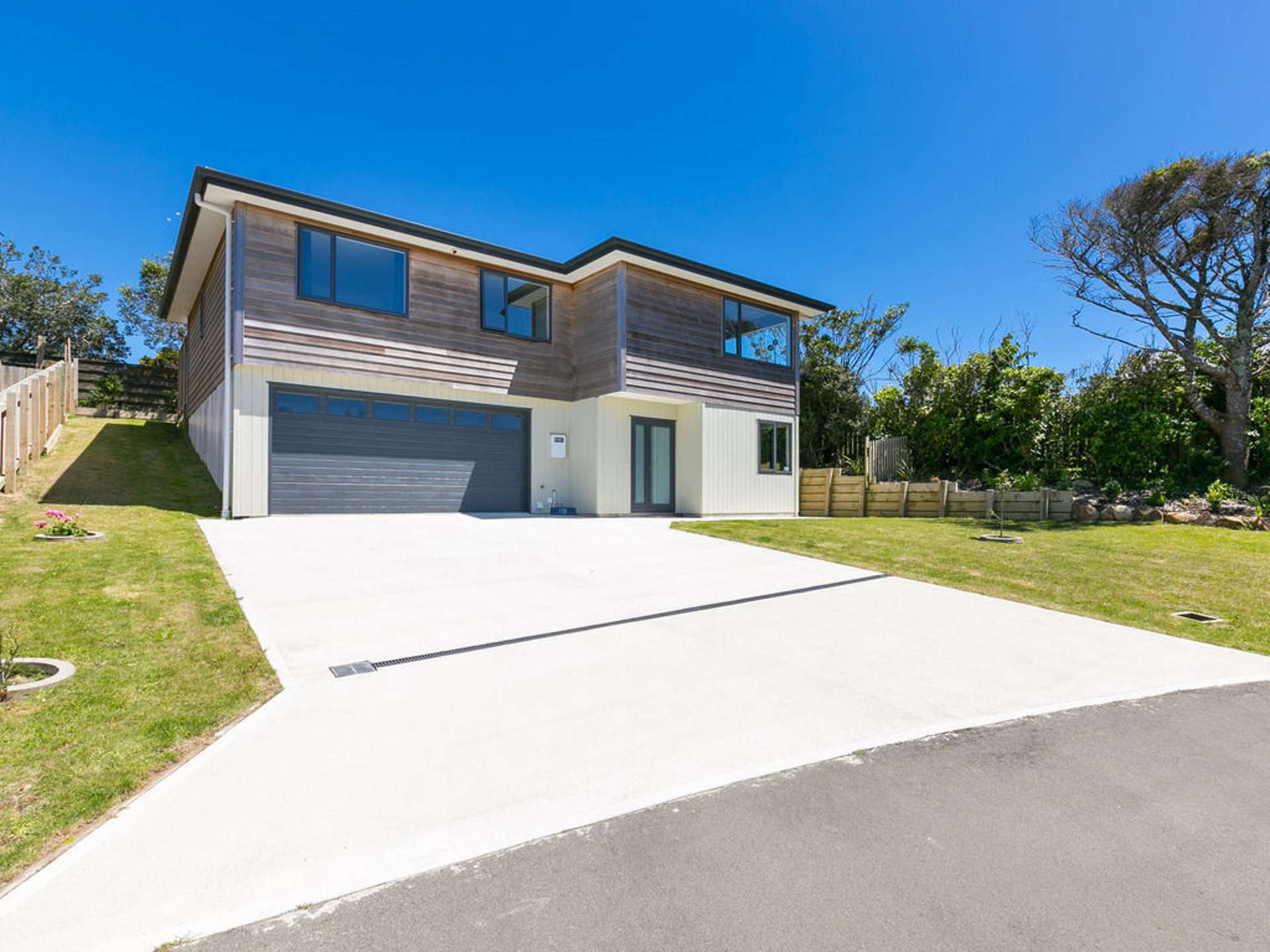 17b Padnell Crescent | Paparangi | Wellington City | Houses for Sale ...