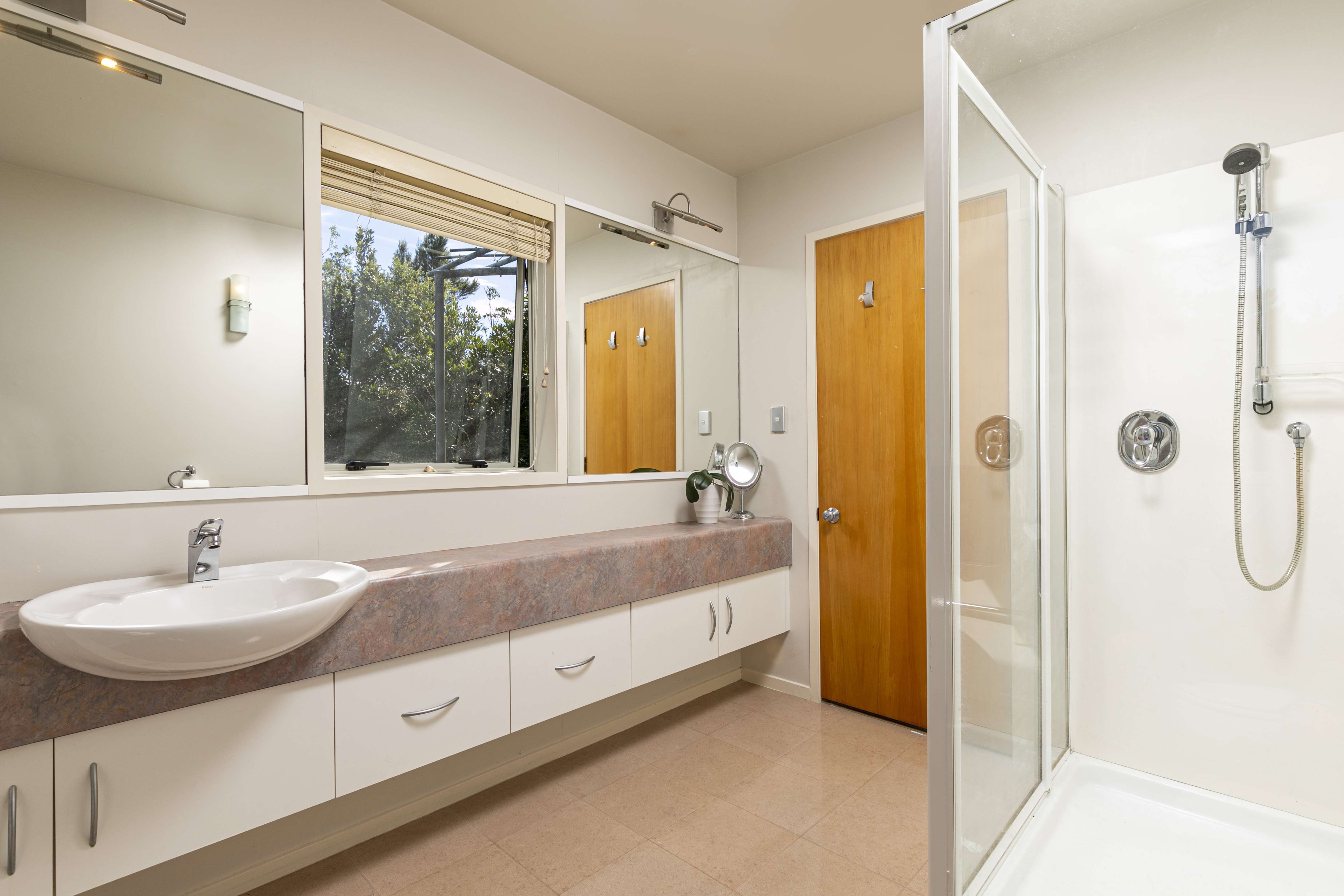 32 Te Araroa Drive | Paremoremo | North Shore City | Houses for Sale ...