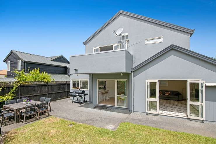 Auckland's $100m-plus real estate punt: 165 properties for sale in just ...