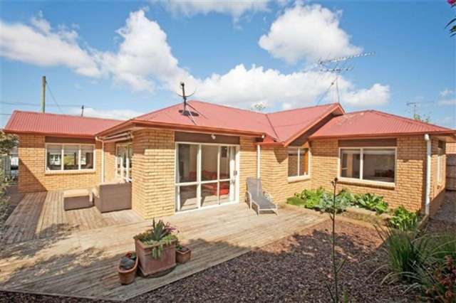 84A Tawa Road | One Tree Hill | Auckland City | Houses for Rent - OneRoof 84A Tawa Road | One Tree Hill | Auckland City | Houses for Rent - OneRoof