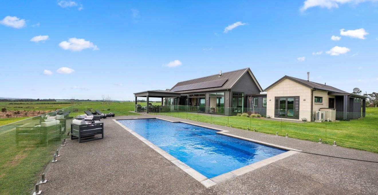 Auckland couple makes ‘heartbreaking’ decision to sell home, All things ...