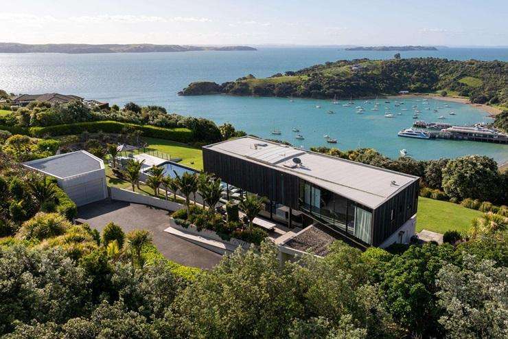 US-based Kiwi buys luxury Waiheke bach after vendors slash price by $2m ...