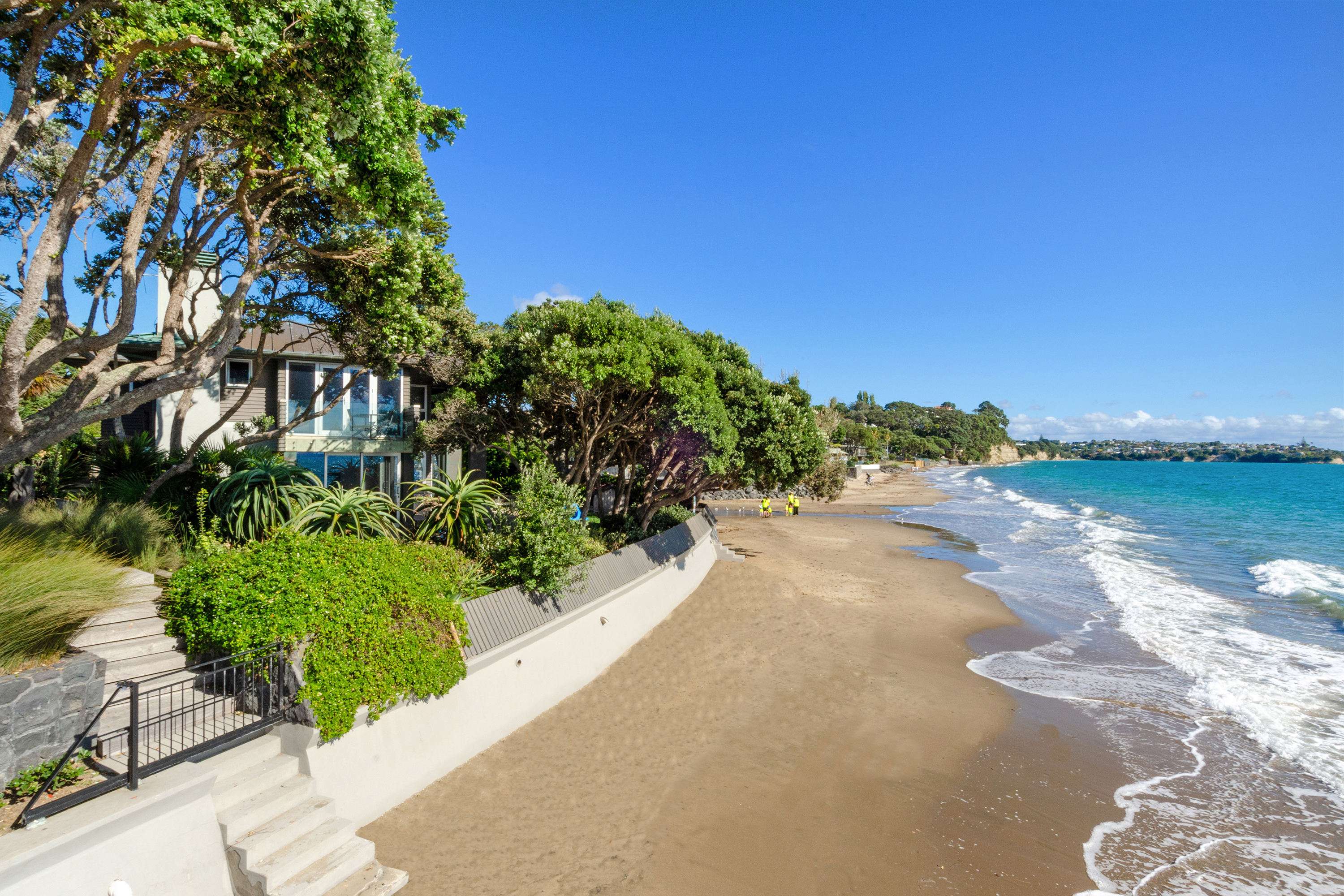 Beach bombshell! What $8.5m can get you on Auckland's North Shore, All ...
