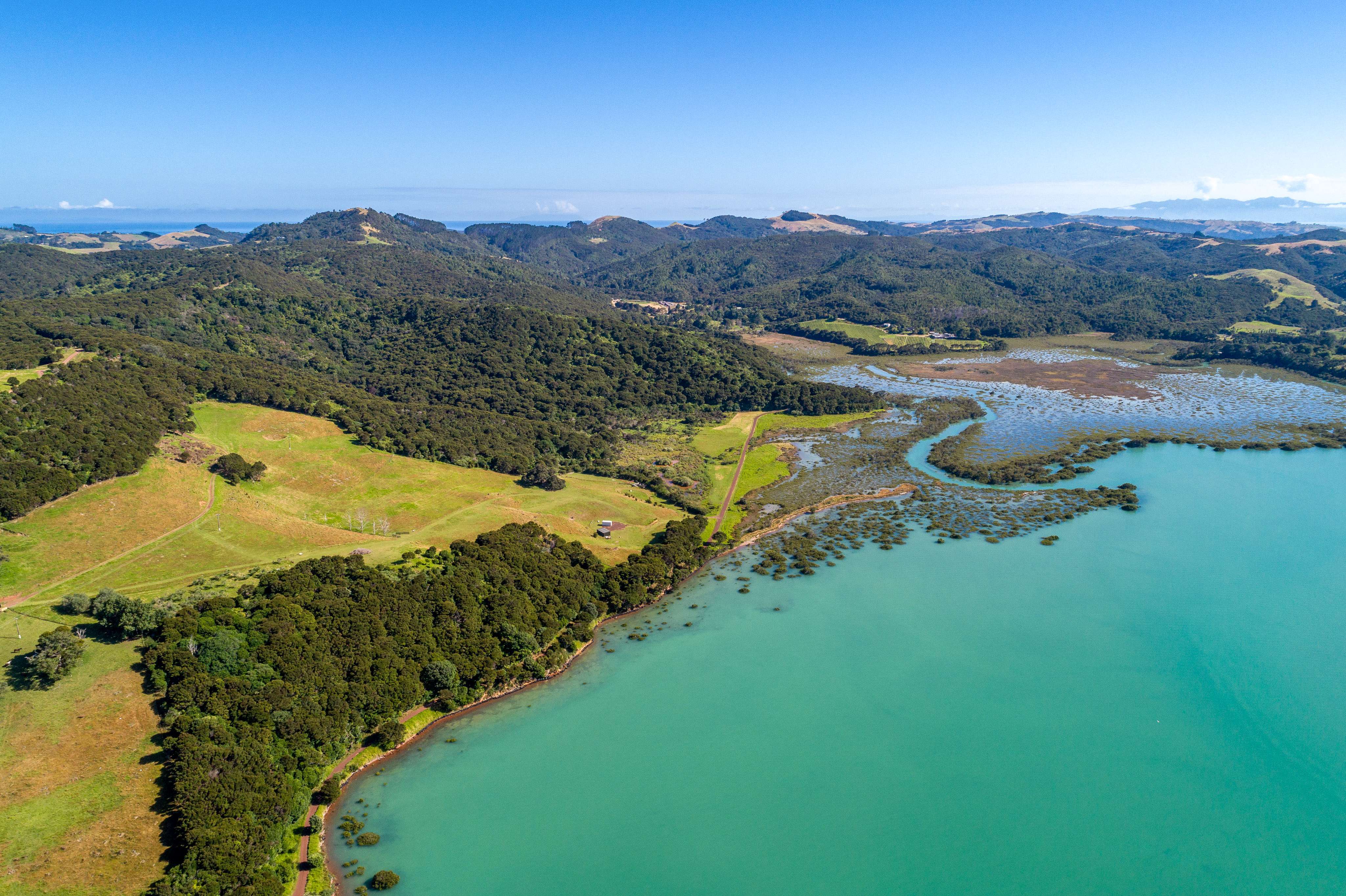 Green buyers scoop up Sir Rob Fenwick’s Waiheke paradise for $4.8m, All ...