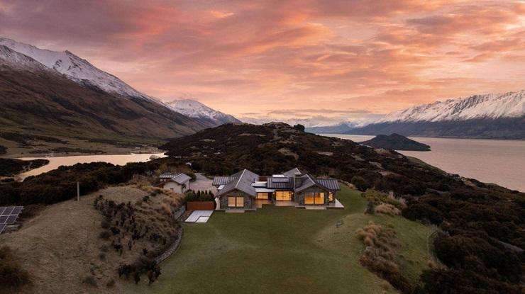 Mystery as Kim Dotcom’s $15m Queenstown mansion pulled from sale after ...