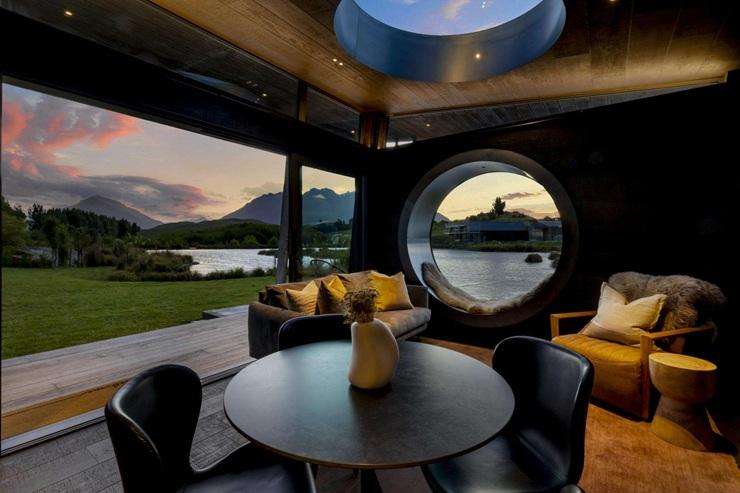 Is this NZ’s tiniest luxury home? 28sqm Queenstown bach up for grabs ...