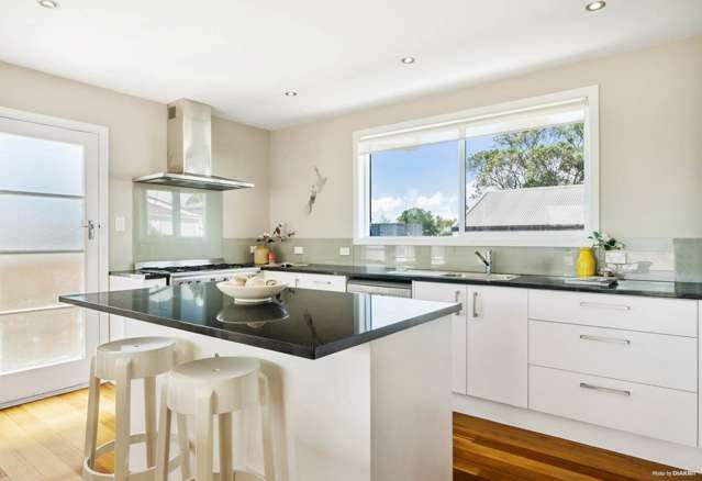 43 Sunnynook Road | Forrest Hill | North Shore City | Houses for Rent ...