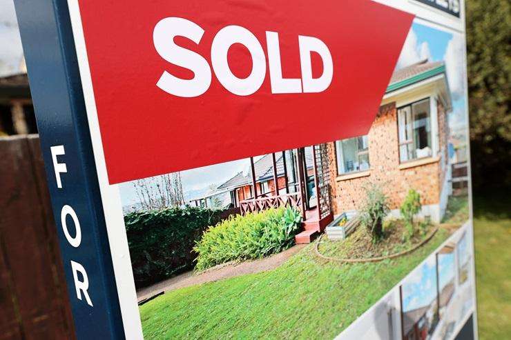 Auckland's new CVs: Homeowners face 9% drop in CV but do the valuations ...