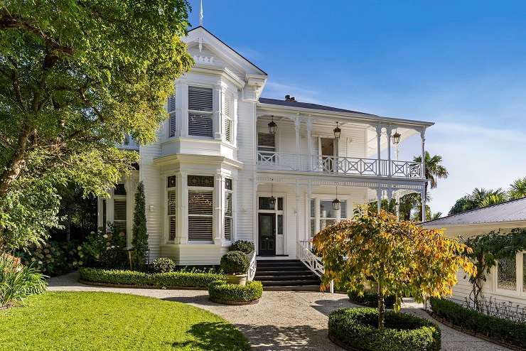 ‘Flip’ mansion sells for $10m-plus as American billionaires start ...