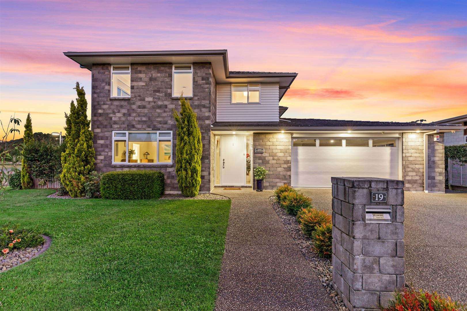 Sold, sold and sold! How property chain that dragged on for six months ...