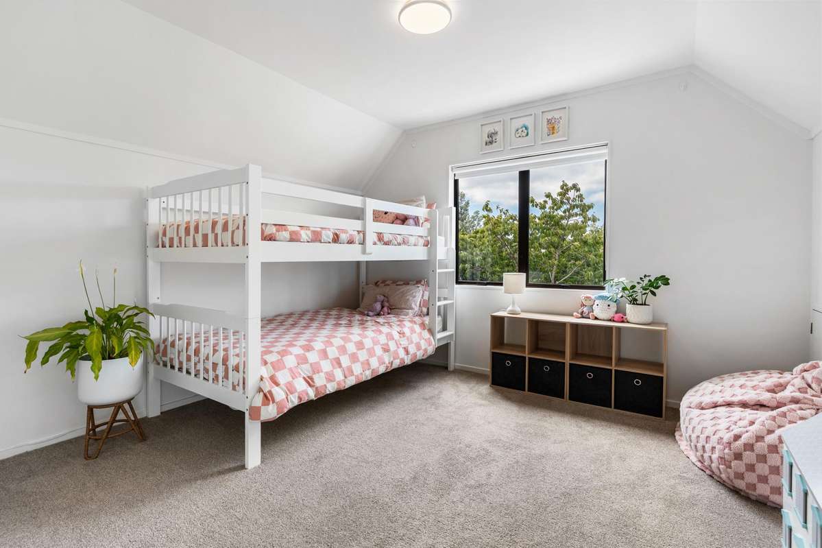 Sold 13a Pinewood Grove | Botany Downs | Manukau City on