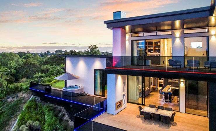 ‘Owner liquidating’: Luxury Hamilton home with $4.88m asking price ...